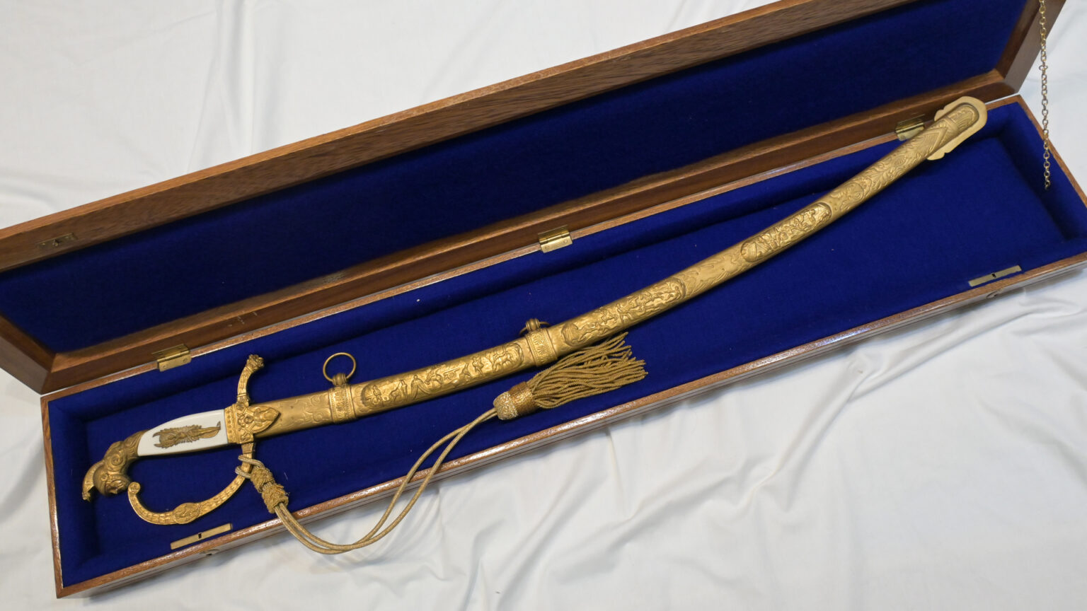 La historia detrás de los sables que usan en las Fuerzas Armadas