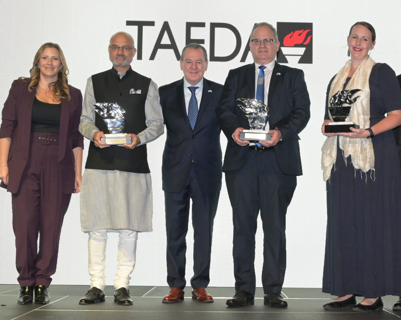 Taeda lanzó “Next”, ante un auditorio colmado por personalidades del ...