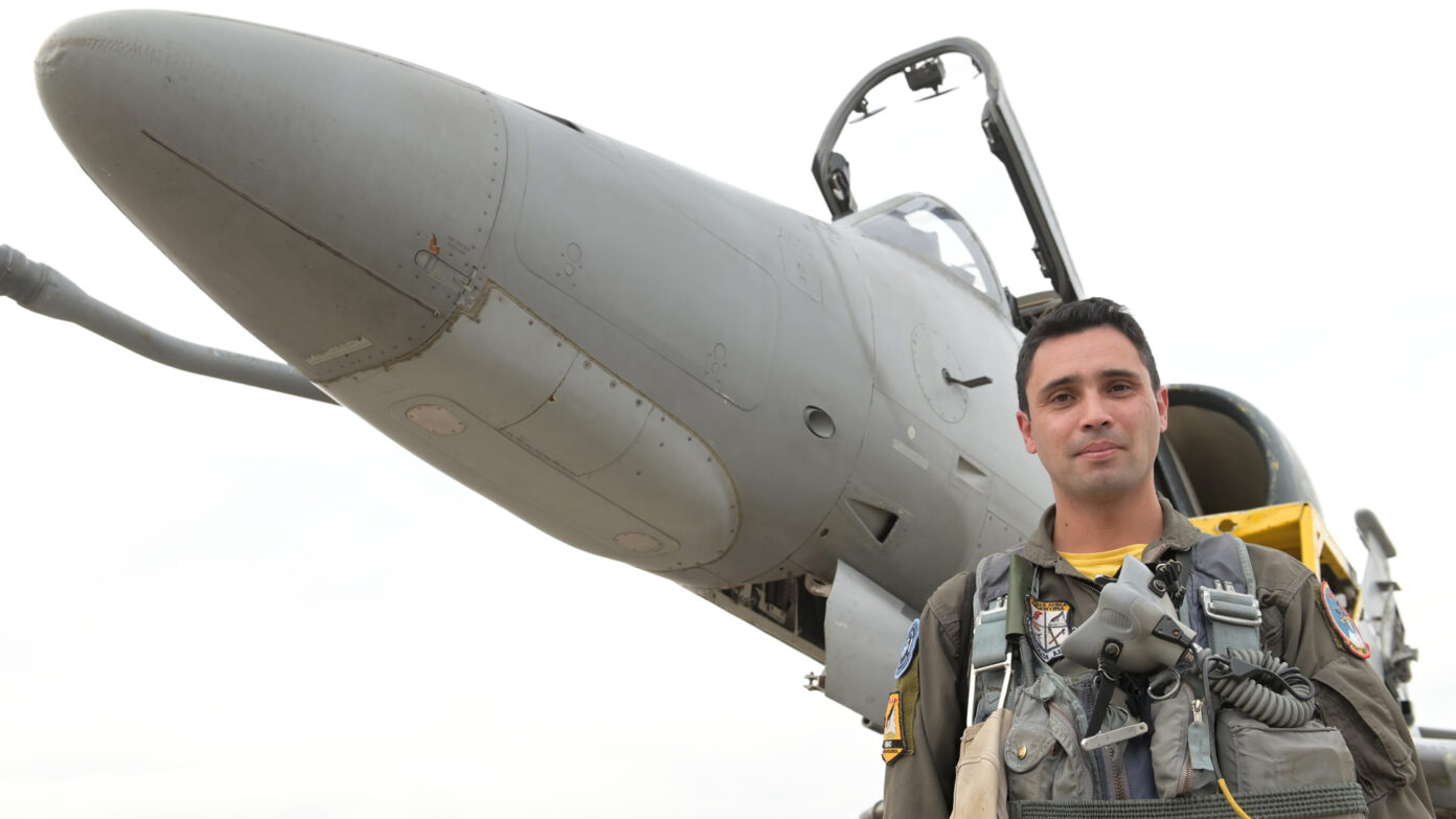 ¿Cómo se forman los pilotos de combate para volar el F-16 que se viene?