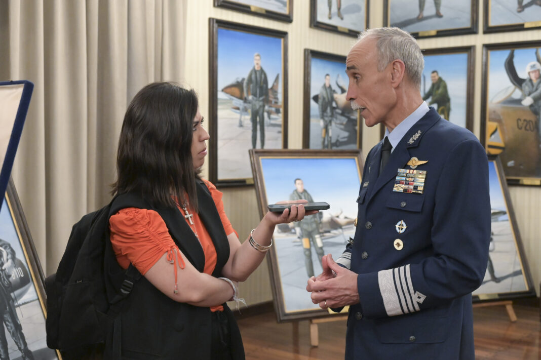 Jefe de la Fuerza Aérea: “Es un desafío traer los seis aviones F-16”