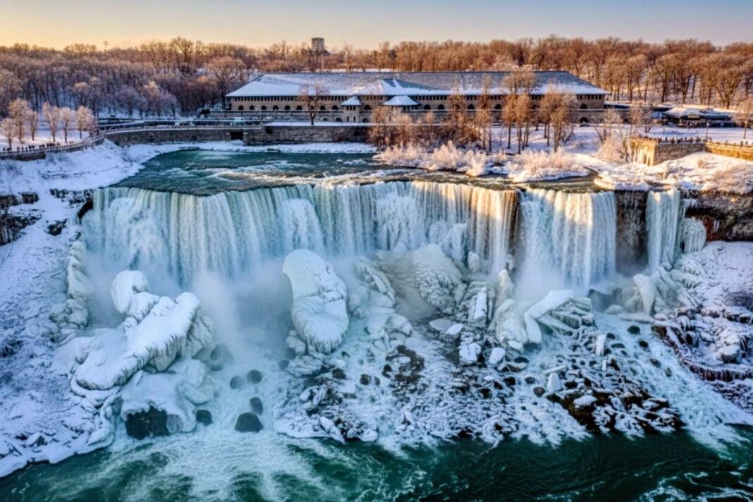 Ola polar: tras 178 años, se congelaron las Cataratas del Niágara